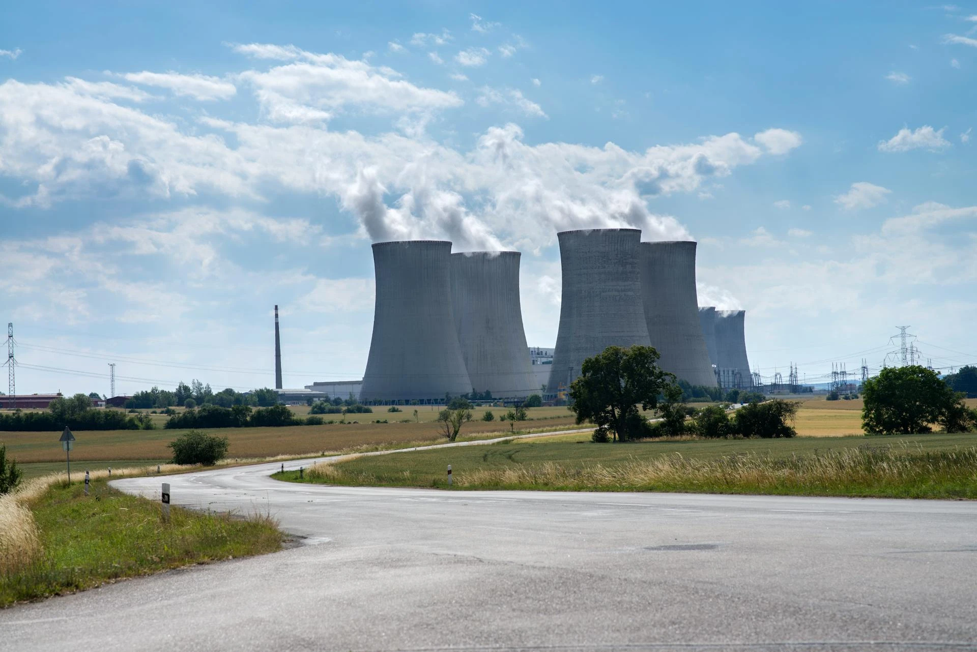 Nuclear Stocks Soar on AI Hype Despite No Revenue | Business/Finance ...